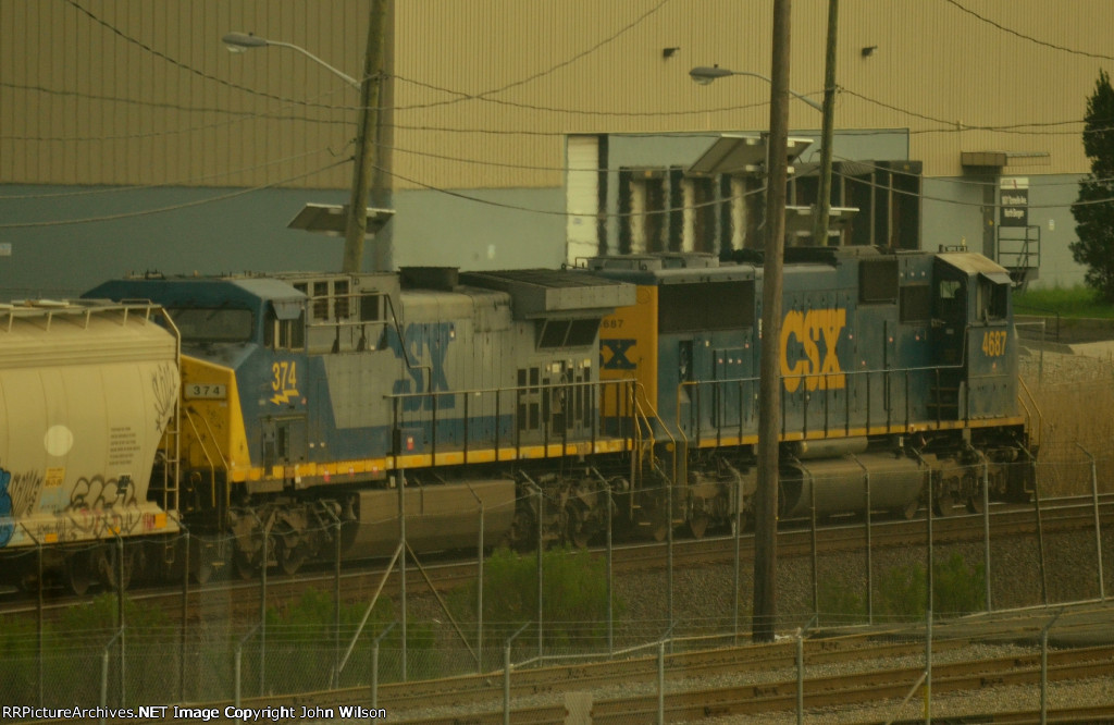 CSX 374 & CSX 4687